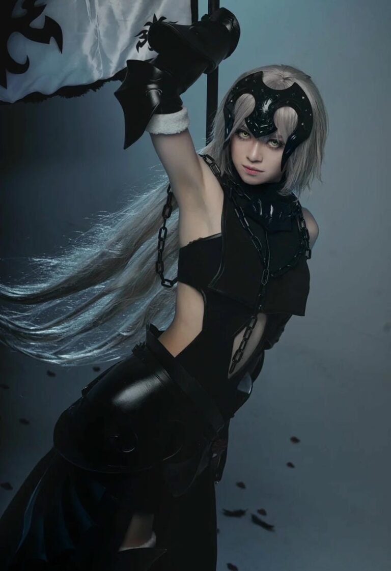 99+ Ảnh Alter Saber Cosplay đẹp mê hồn, thần thái ngầu khiến fan phát cuồng