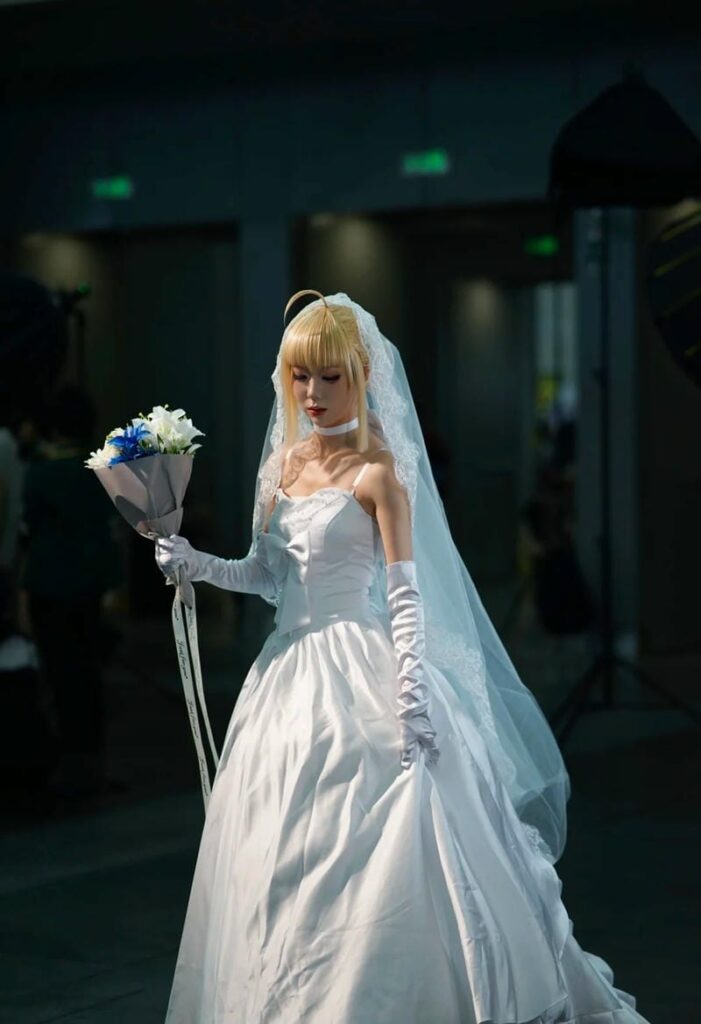 99+ Ảnh Saber Bride cosplay đẹp mê hồn, tạo hình cô dâu khiến fan say đắm