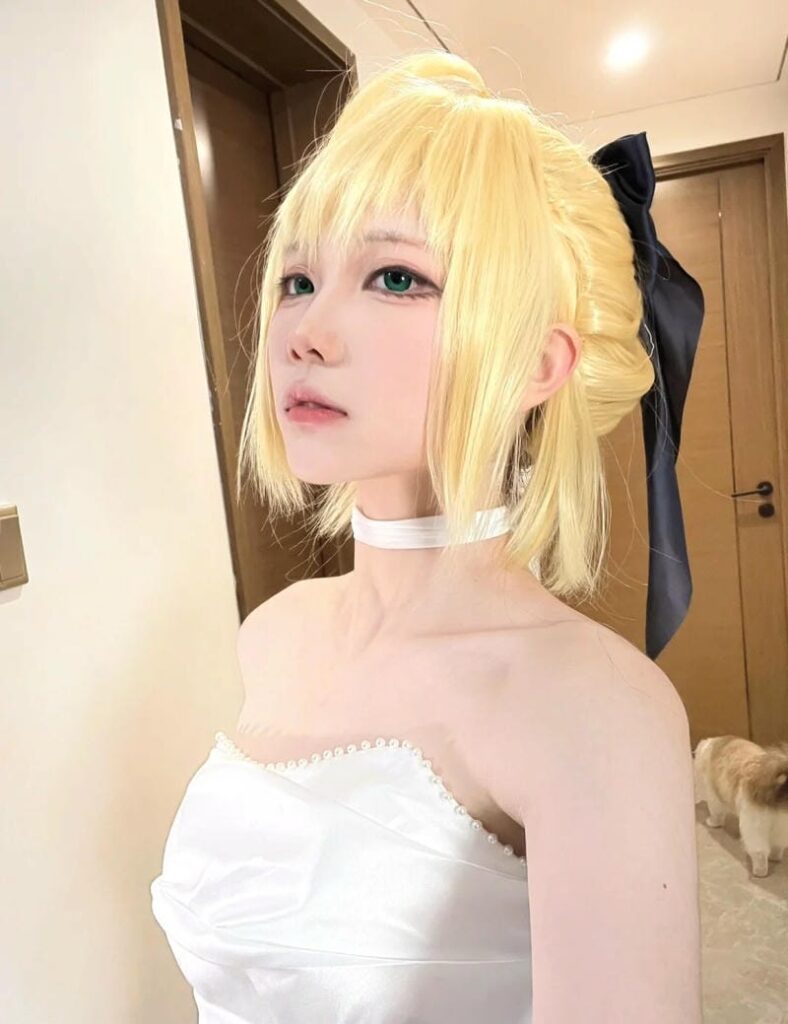 99+ Ảnh Saber Bride cosplay đẹp mê hồn, tạo hình cô dâu khiến fan say đắm